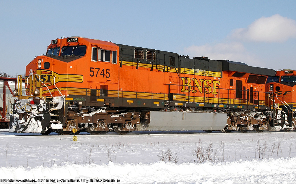 BNSF 5745